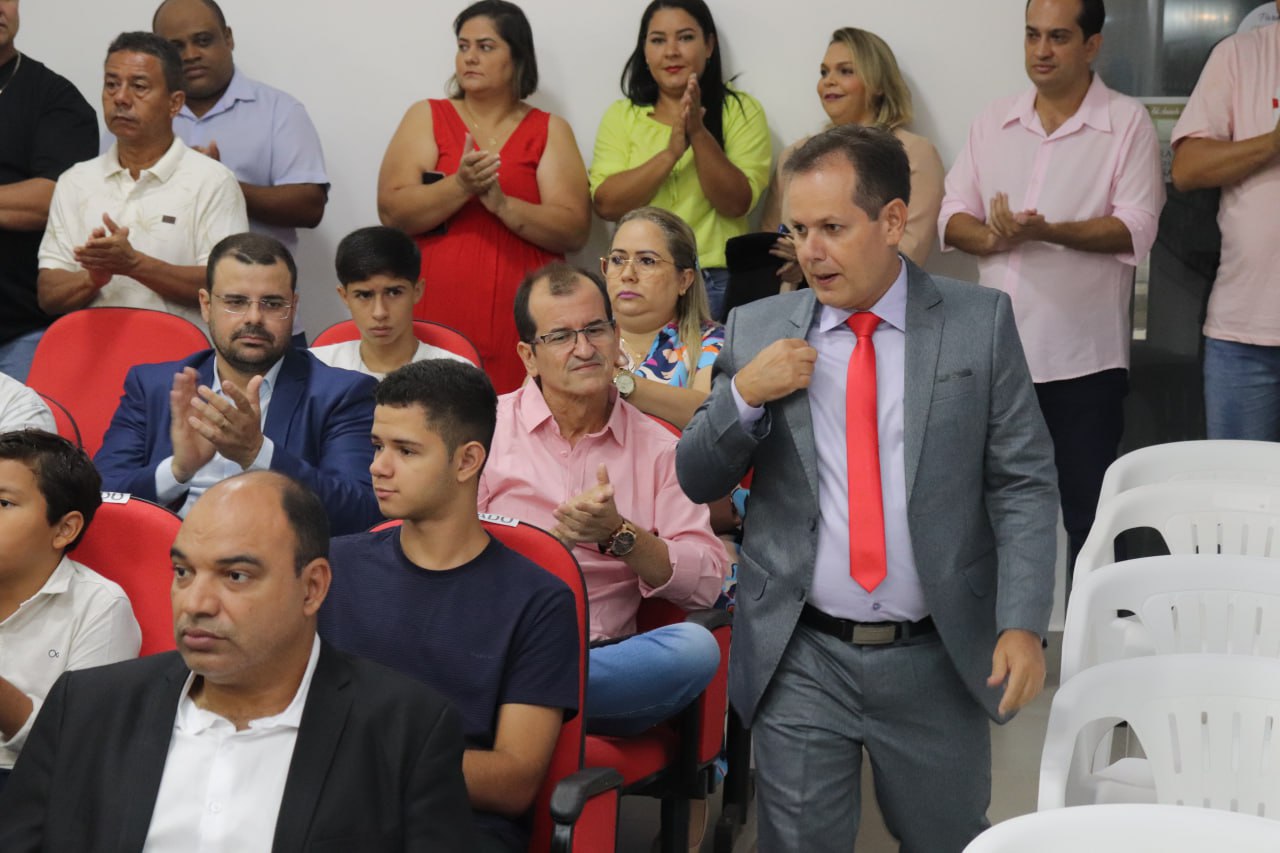 Com o slogan “Legislativo Forte, Cidade Próspera” vereador Ailton Lopes ...